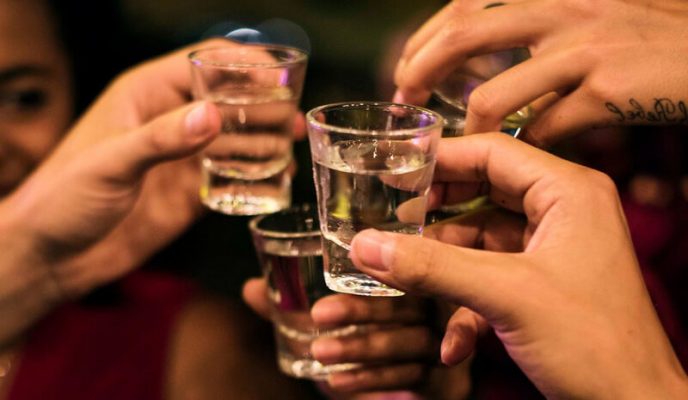 Rượu đế là gì? Quy trình nấu rượu đế bằng thủ công thơm ngon