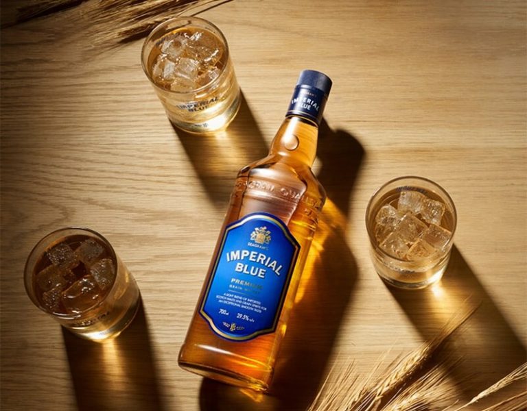 Rượu Imperial Blue: Hương vị và cách uống đúng chuẩn