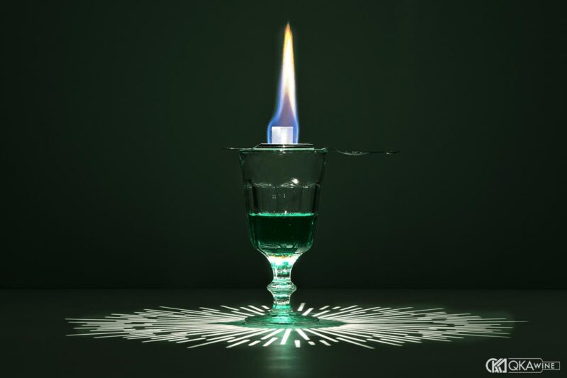 Thujone trong Absinthe: Sự thật khoa học về hợp chất gây tranh cãi